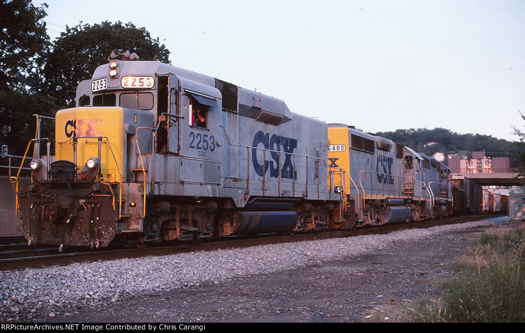 CSXT 2253 on Q353